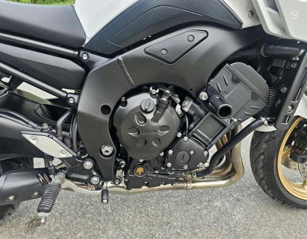 Balts Yamaha FZ 8 2010 Kelmė, ar dzinēja tilpumu 0.80 L un nobraukumu 26 tūkst. km par 4100 €, foto 9 vietnē AUTOMOTO.COM.LV