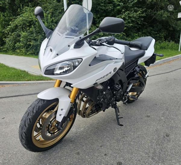 Белый Ямаха FZ 8 2010 в Кельме, объемом двигателя 0.80 л и пробегом 26 тыс. км за 4100 €, фото 4 на AUTOMOTO.COM.LV