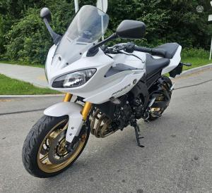 White Yamaha FZ 8 2010 in Kelme, with an engine capacity of 0.80 L and mileage of 26 thousand km for 4100 €, photo 5 on AUTOMOTO.COM.LV