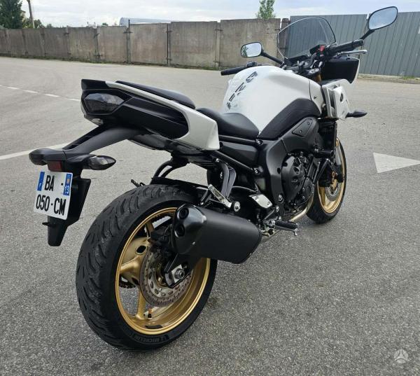 Белый Ямаха FZ 8 2010 в Кельме, объемом двигателя 0.80 л и пробегом 26 тыс. км за 4100 €, фото 7 на AUTOMOTO.COM.LV
