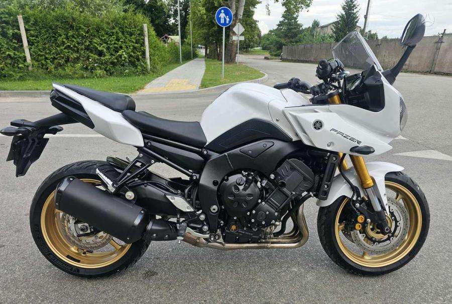 White Yamaha FZ 8 2010 in Kelme, with an engine capacity of 0.80 L and mileage of 26 thousand km for 4100 €, photo 13 on AUTOMOTO.COM.LV