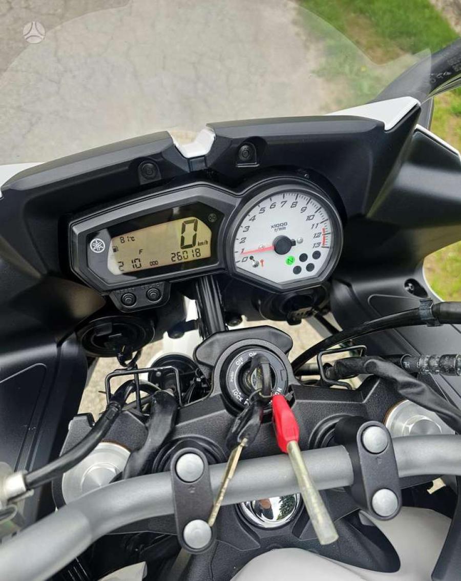 White Yamaha FZ 8 2010 in Kelme, with an engine capacity of 0.80 L and mileage of 26 thousand km for 4100 €, photo 25 on AUTOMOTO.COM.LV