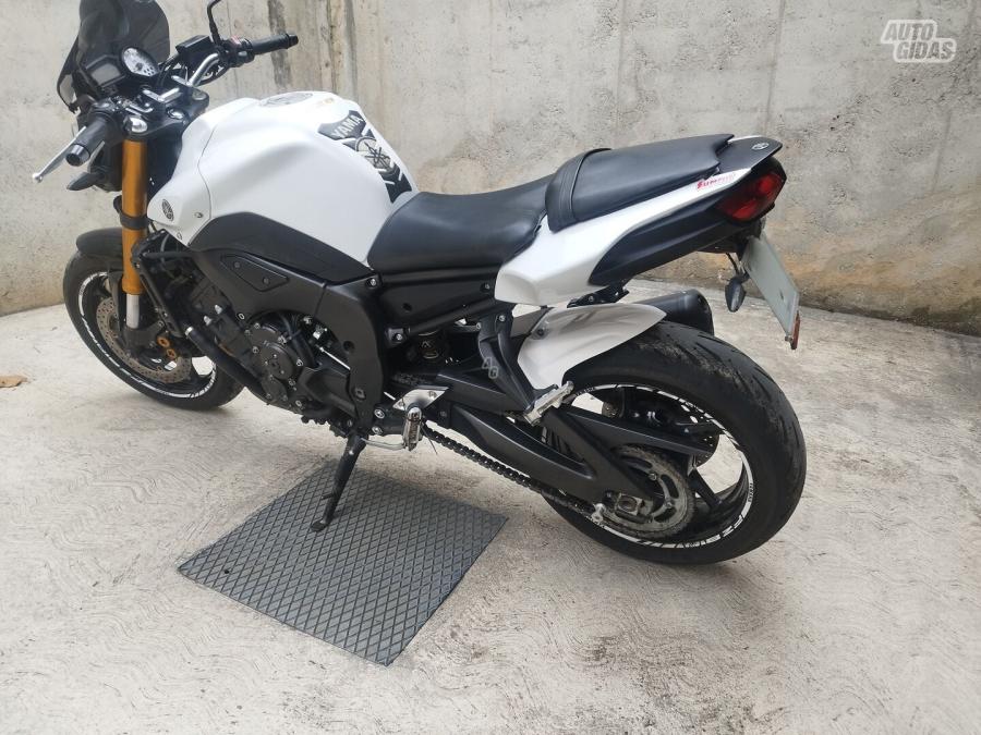 Белый Ямаха FZ 8 2010 в Паневежис, объемом двигателя 0.80 л и пробегом 50 тыс. км за 3300 €, фото 7 на AUTOMOTO.COM.LV