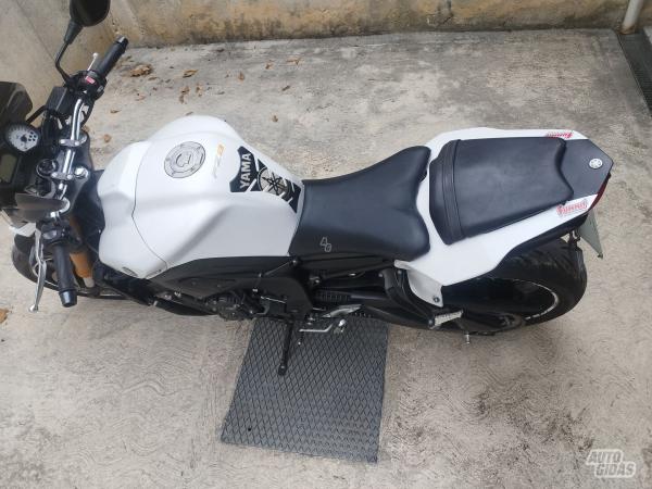 Balts Yamaha FZ 8 2010 Panevēža, ar dzinēja tilpumu 0.80 L un nobraukumu 50 tūkst. km par 3300 €, foto 8 vietnē AUTOMOTO.COM.LV
