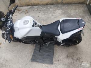 Белый Ямаха FZ 8 2010 в Паневежис, объемом двигателя 0.80 л и пробегом 50 тыс. км за 3300 €, фото 8 на AUTOMOTO.COM.LV