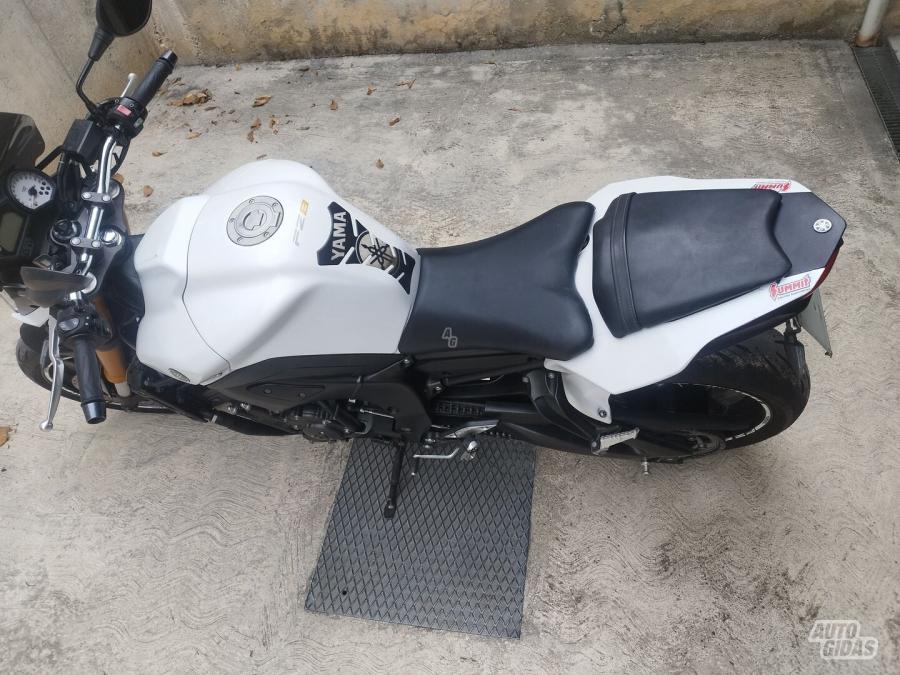 Белый Ямаха FZ 8 2010 в Паневежис, объемом двигателя 0.80 л и пробегом 50 тыс. км за 3300 €, фото 8 на AUTOMOTO.COM.LV