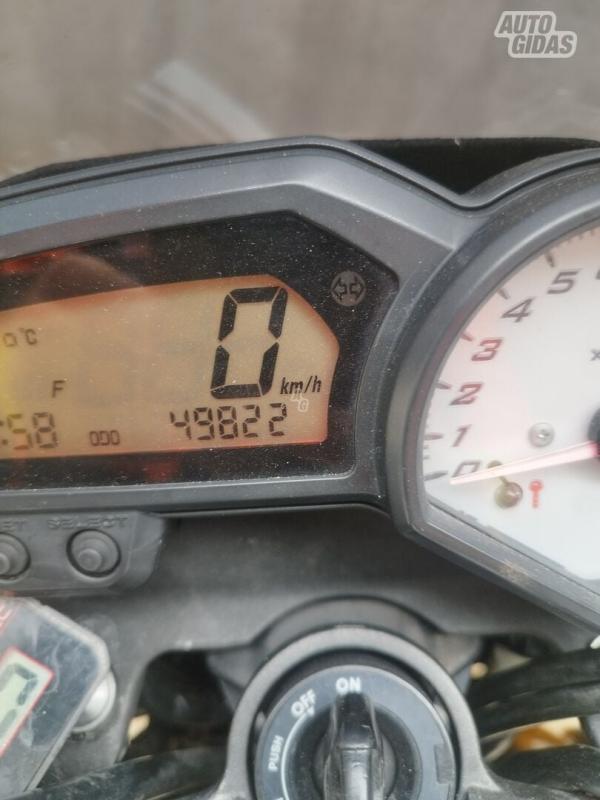 Balts Yamaha FZ 8 2010 Panevēža, ar dzinēja tilpumu 0.80 L un nobraukumu 50 tūkst. km par 3300 €, foto 10 vietnē AUTOMOTO.COM.LV