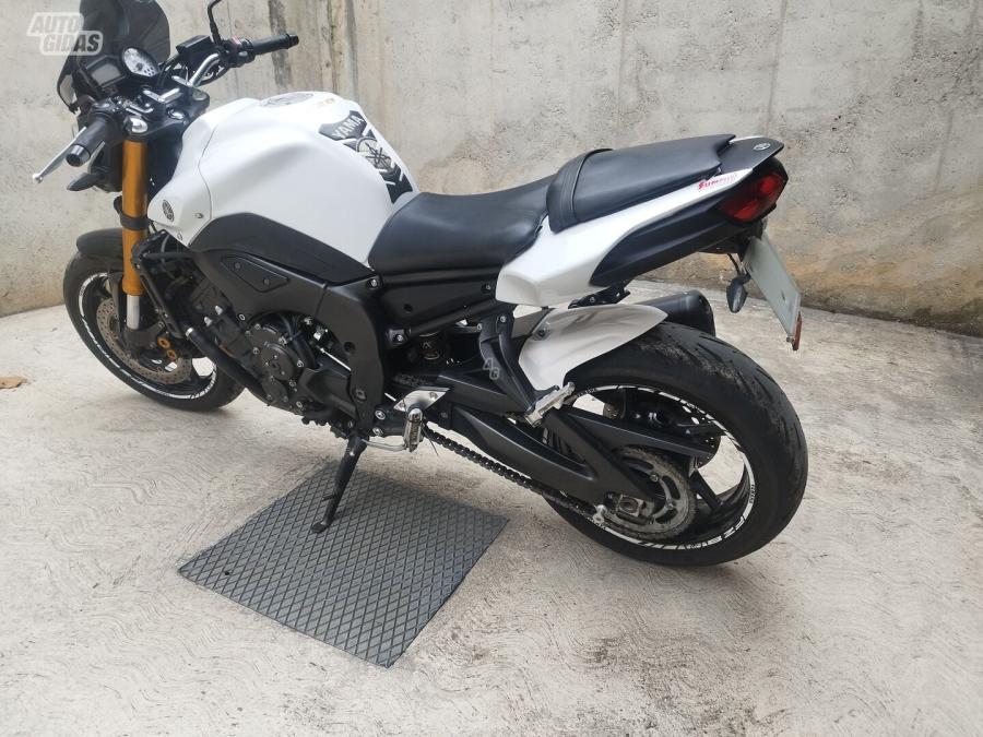 White Yamaha FZ 8 2010 in Panevezys, with an engine capacity of 0.80 L and mileage of 50 thousand km for 3200 €, photo 7 on AUTOMOTO.COM.LV