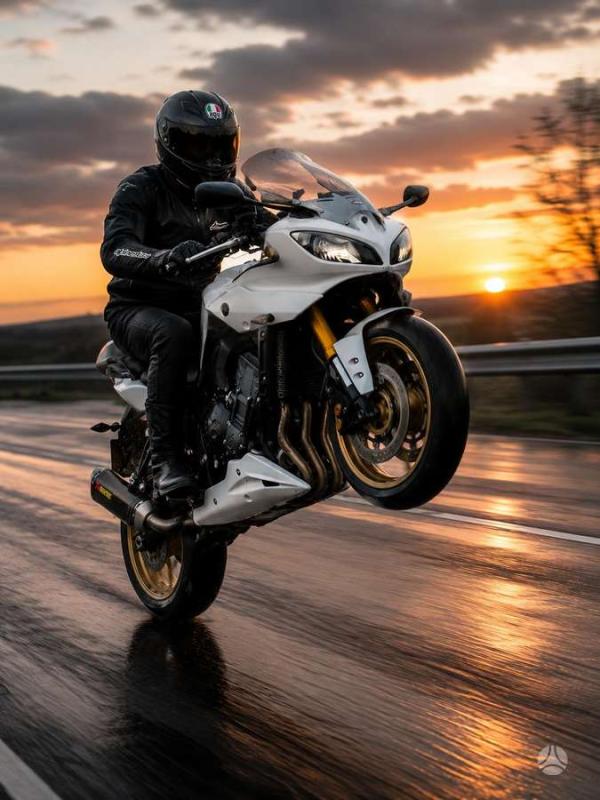 Белый Ямаха FZ 8 2011 в Вильнюс, объемом двигателя 0.80 л и пробегом 61 тыс. км за 4700 €, фото 2 на AUTOMOTO.COM.LV