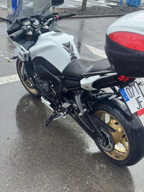 Белый Ямаха FZ 8 2011 в Вильнюс, объемом двигателя 0.80 л и пробегом 61 тыс. км за 4700 €, фото 4 на AUTOMOTO.COM.LV