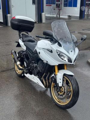 White Yamaha FZ 8 2011 in Vilnius, with an engine capacity of 0.80 L and mileage of 61 thousand km for 4700 €, photo 8 on AUTOMOTO.COM.LV