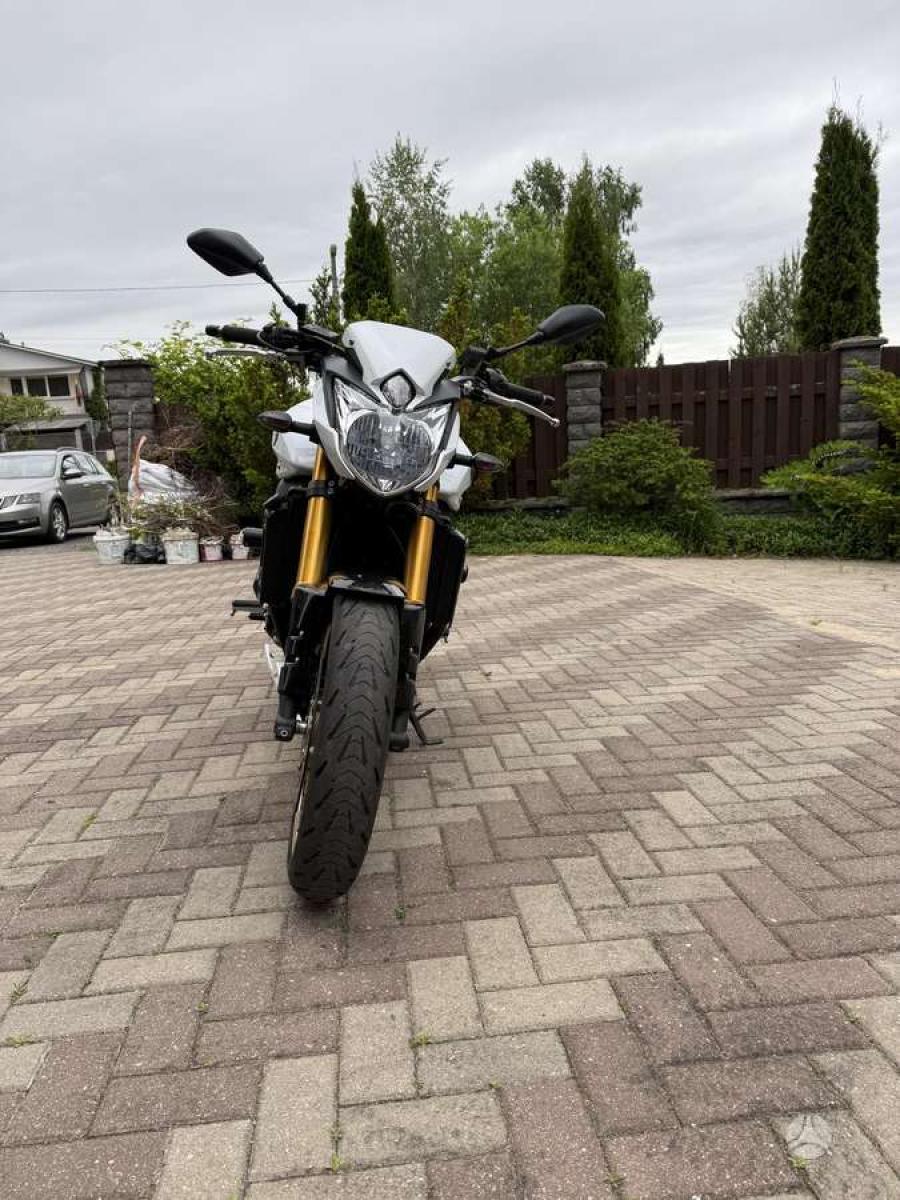 Белый Ямаха FZ 8 2012 в Электренай, объемом двигателя 0.80 л и пробегом 33 тыс. км за 3500 €, фото 13 на AUTOMOTO.COM.LV