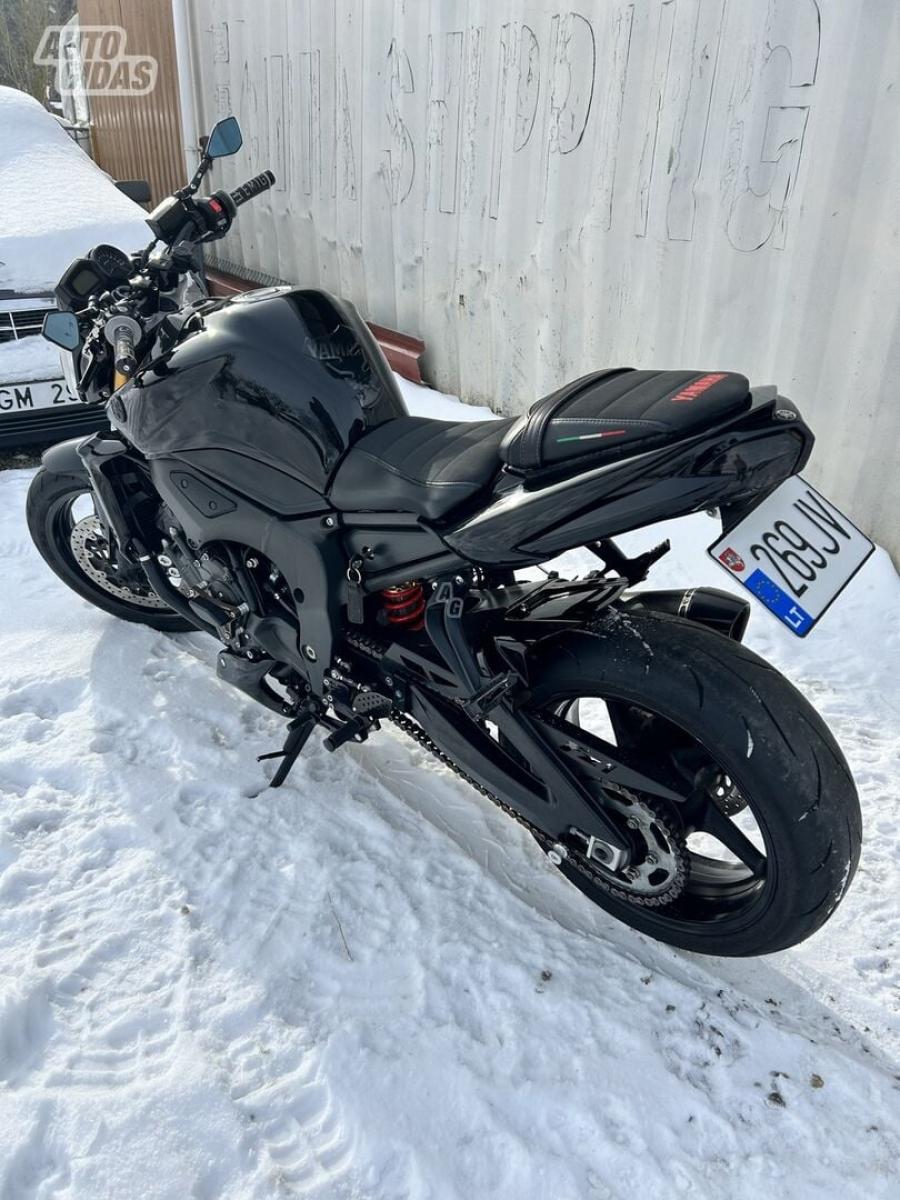 Melns Yamaha FZ 2006 Pasvalys, ar dzinēja tilpumu 1.00 L un nobraukumu 66 tūkst. km par 3700 €, foto 3 vietnē AUTOMOTO.COM.LV