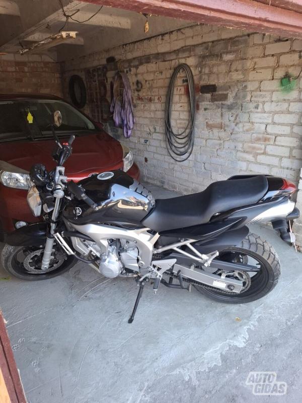 Melns Yamaha FZ 2006 Marijampole, ar dzinēja tilpumu 0.60 L un nobraukumu 27 tūkst. km par 2000 €, foto 8 vietnē AUTOMOTO.COM.LV