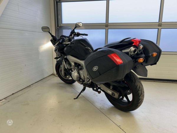 Black Yamaha FZ 2008 in Radviliskis, with an engine capacity of 0.60 L and mileage of 29 thousand km for 1450 €, photo 4 on AUTOMOTO.COM.LV