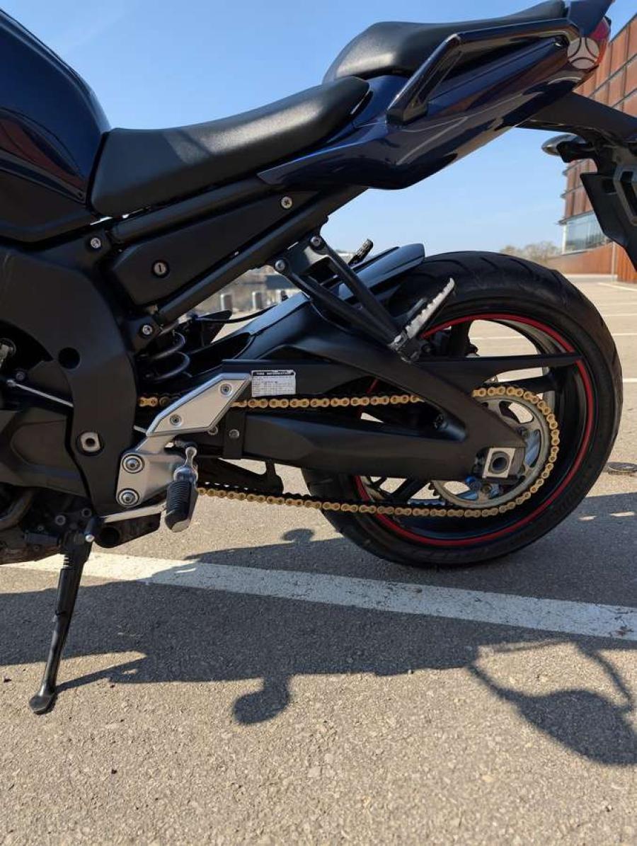 Zils Yamaha FZ 2007 Kauņa, ar dzinēja tilpumu 1.00 L un nobraukumu 32 tūkst. km par 4500 €, foto 5 vietnē AUTOMOTO.COM.LV