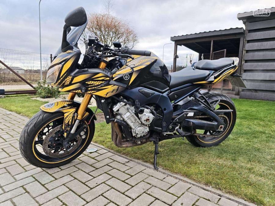 Black Yamaha FZ1 2006 in Kaunas, with an engine capacity of 1.00 L and mileage of 0 thousand km for 2899 €, photo 4 on AUTOMOTO.COM.LV