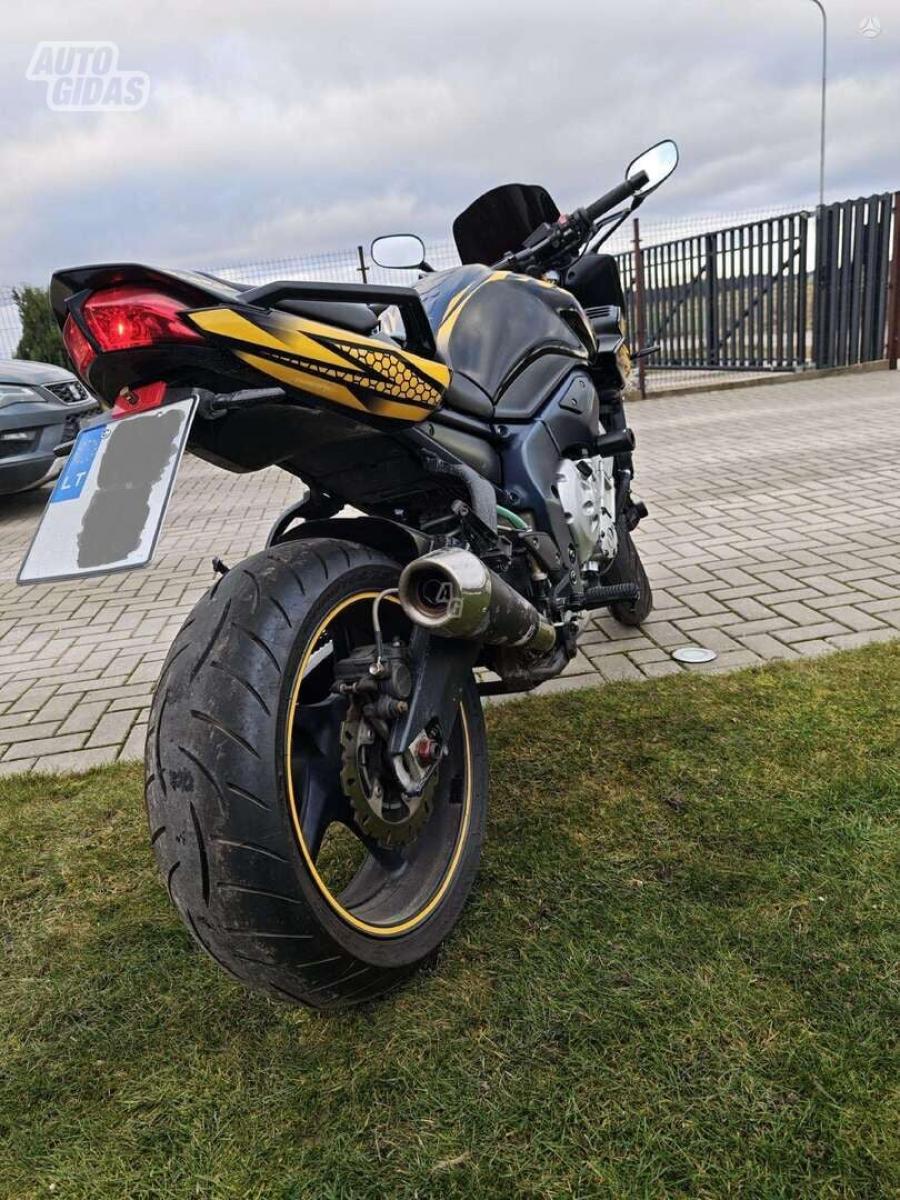 Black Yamaha FZ1 2006 in Kaunas, with an engine capacity of 1.00 L and mileage of 0 thousand km for 2899 €, photo 6 on AUTOMOTO.COM.LV