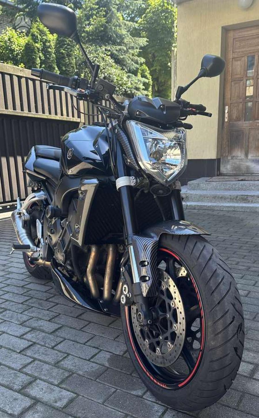 Black Yamaha FZ1 2006 in Kaunas, with an engine capacity of 1.00 L and mileage of 46 thousand km for 3750 €, photo 1 on AUTOMOTO.COM.LV