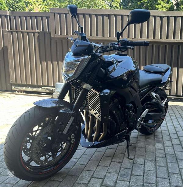 Black Yamaha FZ1 2006 in Kaunas, with an engine capacity of 1.00 L and mileage of 46 thousand km for 3750 €, photo 3 on AUTOMOTO.COM.LV