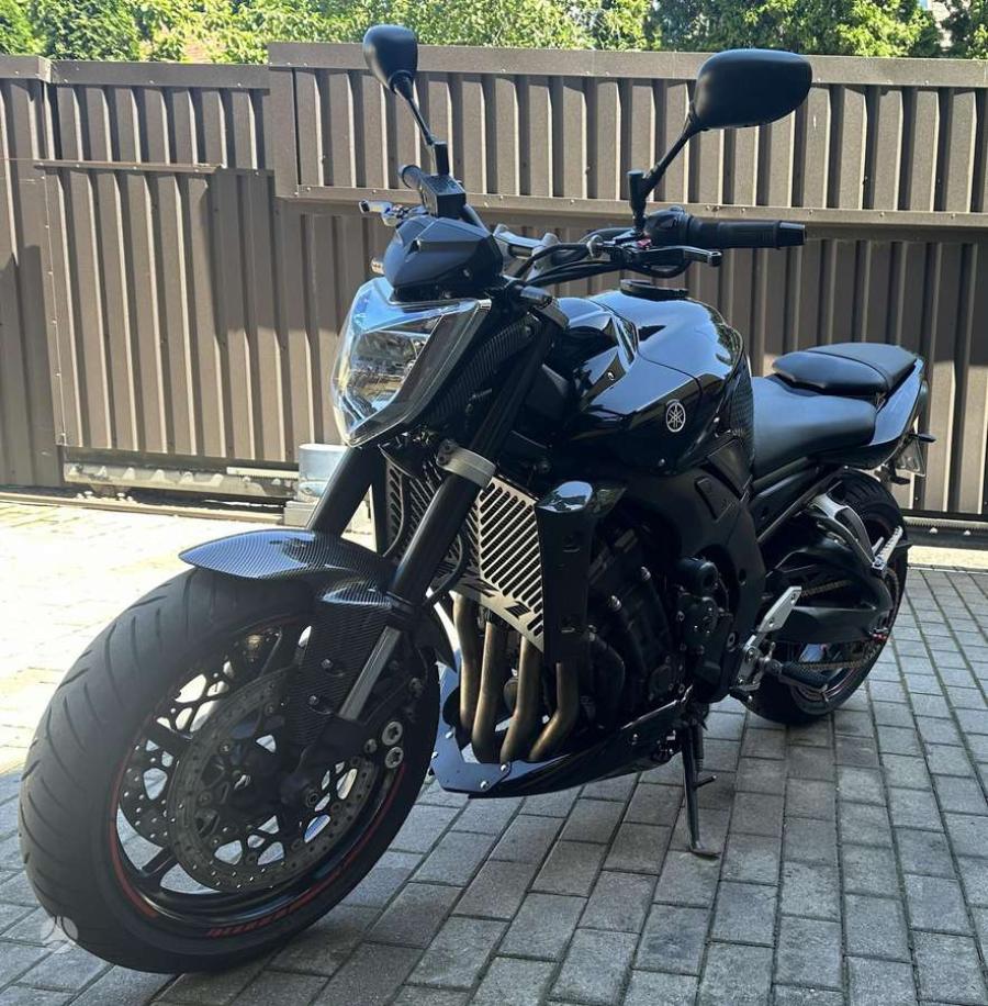 Black Yamaha FZ1 2006 in Kaunas, with an engine capacity of 1.00 L and mileage of 46 thousand km for 3750 €, photo 4 on AUTOMOTO.COM.LV