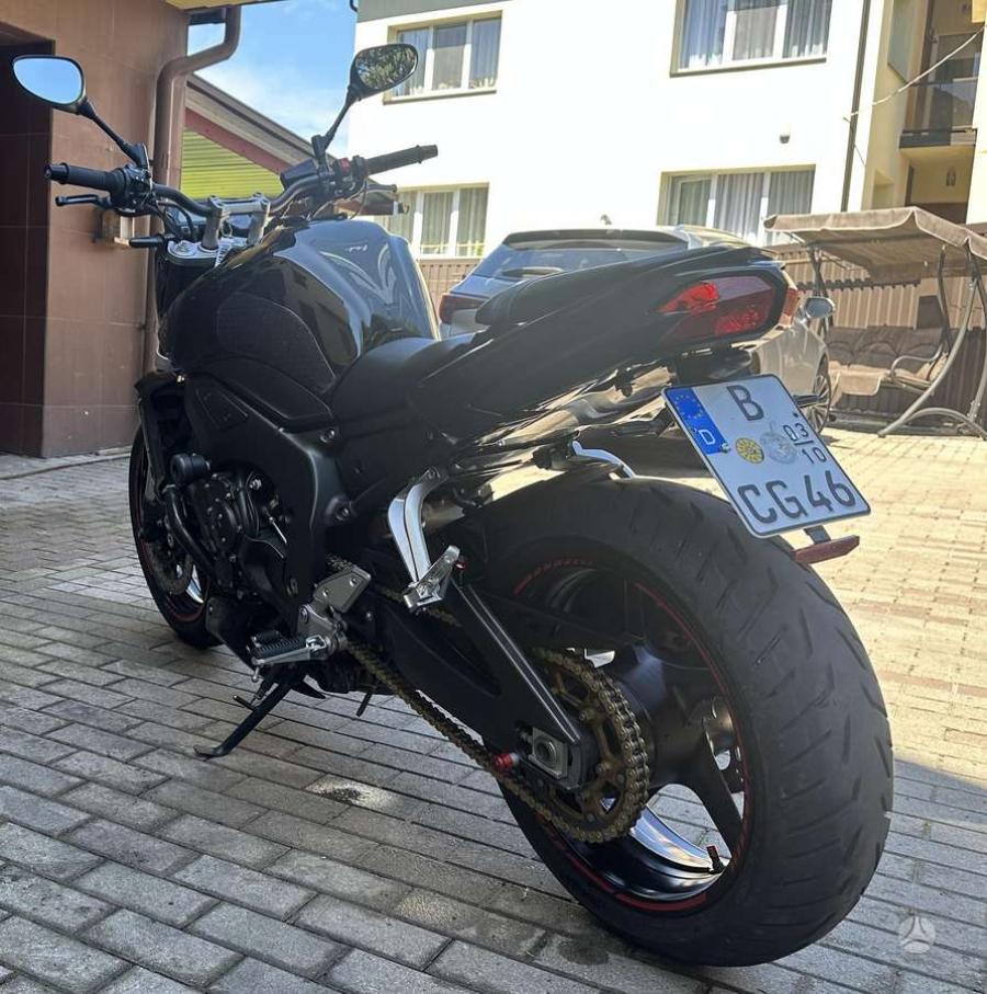 Black Yamaha FZ1 2006 in Kaunas, with an engine capacity of 1.00 L and mileage of 46 thousand km for 3750 €, photo 5 on AUTOMOTO.COM.LV