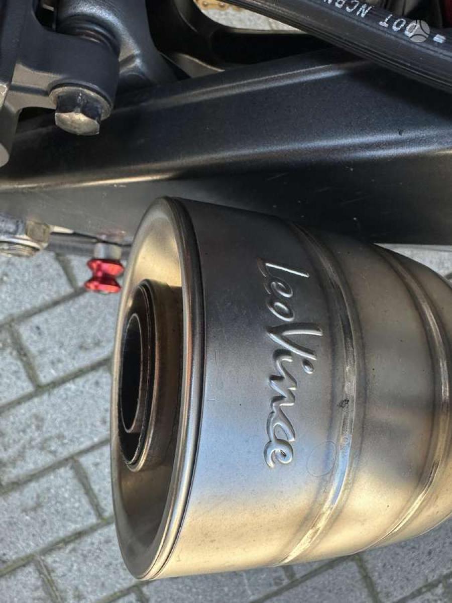 Black Yamaha FZ1 2006 in Kaunas, with an engine capacity of 1.00 L and mileage of 46 thousand km for 3750 €, photo 9 on AUTOMOTO.COM.LV