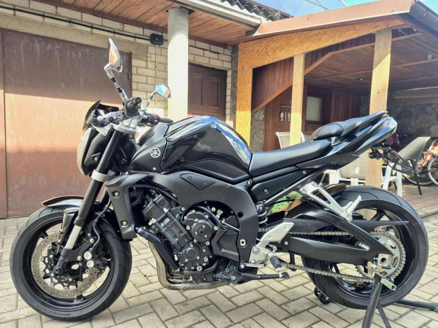 Black Yamaha FZ1 2006 in Prienai, with an engine capacity of 1.00 L and mileage of 29 thousand km for 4100 €, photo 6 on AUTOMOTO.COM.LV