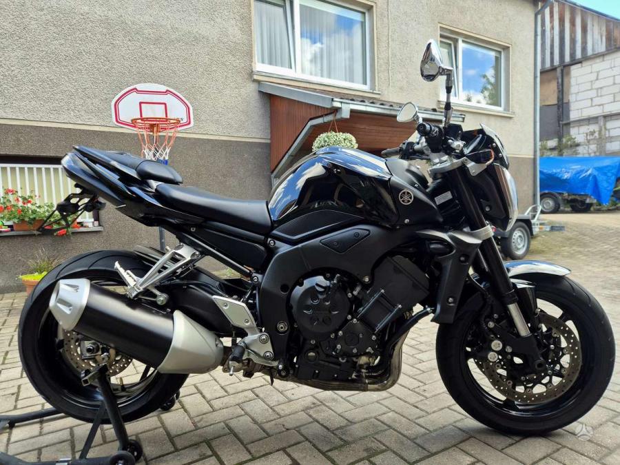 Black Yamaha FZ1 2006 in Prienai, with an engine capacity of 1.00 L and mileage of 29 thousand km for 4100 €, photo 7 on AUTOMOTO.COM.LV