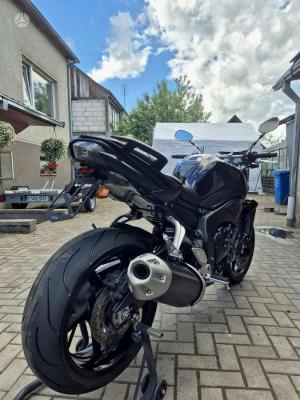 Black Yamaha FZ1 2006 in Prienai, with an engine capacity of 1.00 L and mileage of 29 thousand km for 4100 €, photo 8 on AUTOMOTO.COM.LV