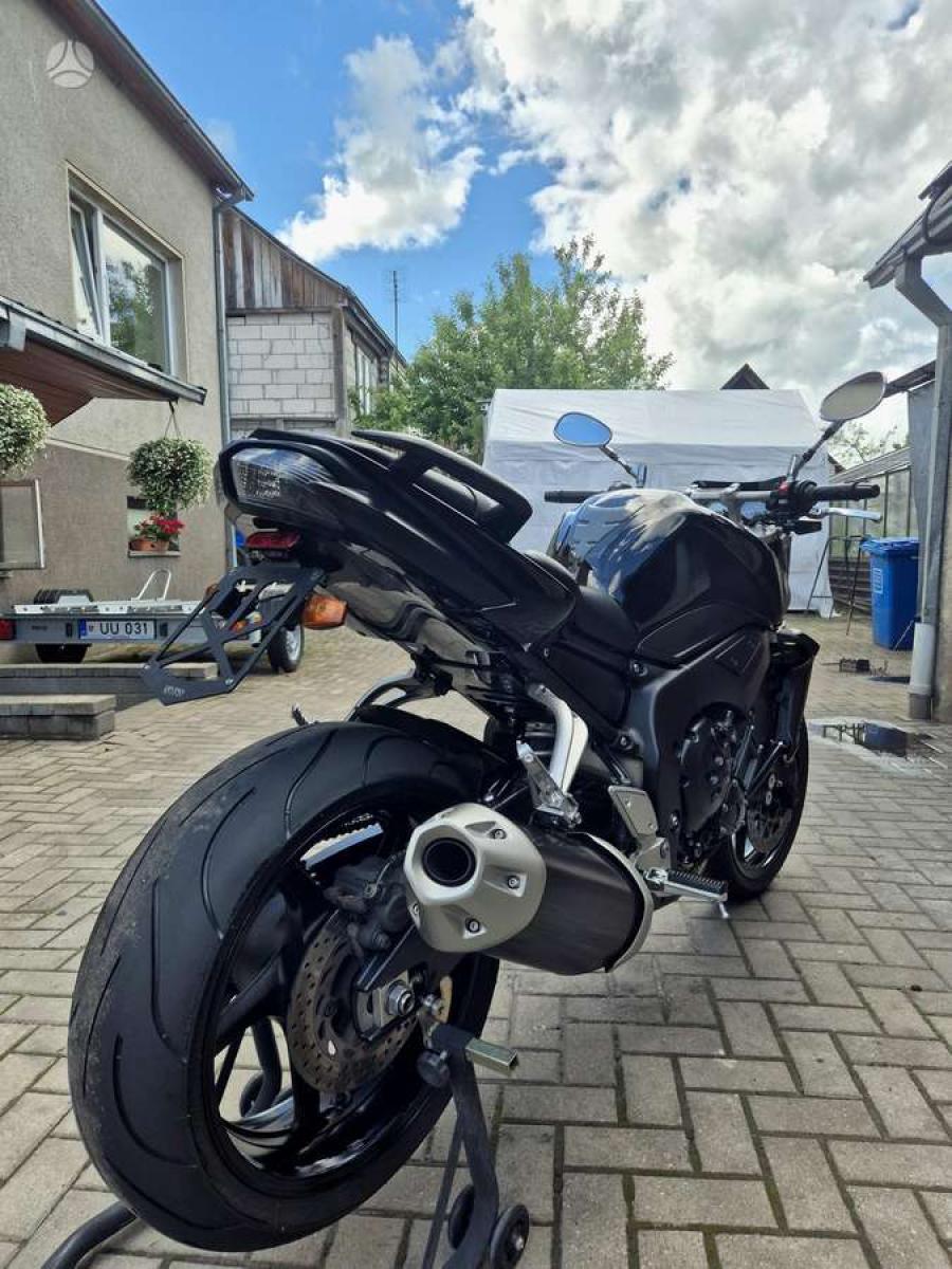 Black Yamaha FZ1 2006 in Prienai, with an engine capacity of 1.00 L and mileage of 29 thousand km for 4100 €, photo 8 on AUTOMOTO.COM.LV