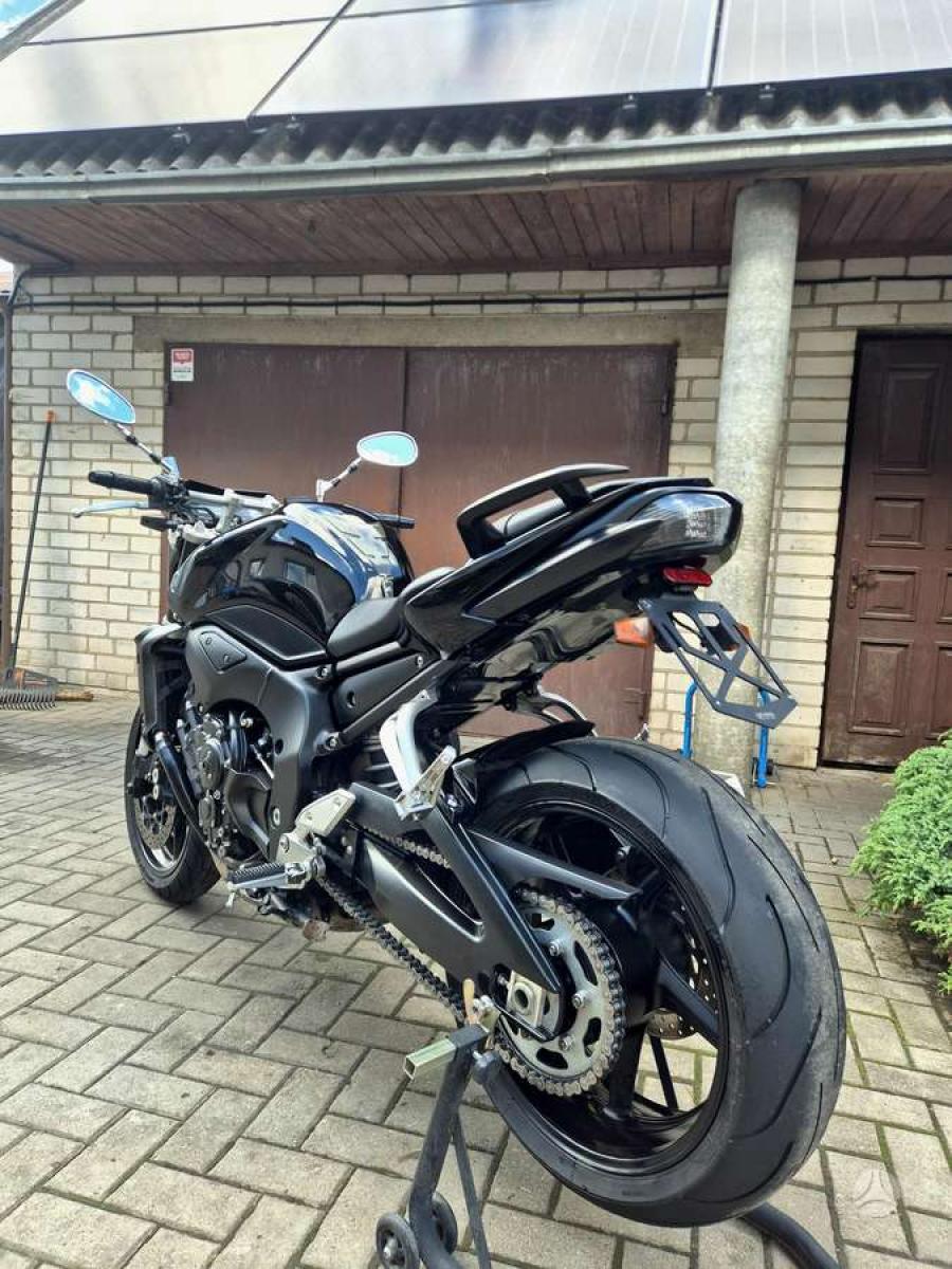 Black Yamaha FZ1 2006 in Prienai, with an engine capacity of 1.00 L and mileage of 29 thousand km for 4100 €, photo 9 on AUTOMOTO.COM.LV