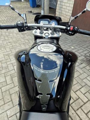 Black Yamaha FZ1 2006 in Prienai, with an engine capacity of 1.00 L and mileage of 29 thousand km for 4100 €, photo 11 on AUTOMOTO.COM.LV