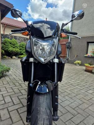 Black Yamaha FZ1 2006 in Prienai, with an engine capacity of 1.00 L and mileage of 29 thousand km for 4100 €, photo 13 on AUTOMOTO.COM.LV