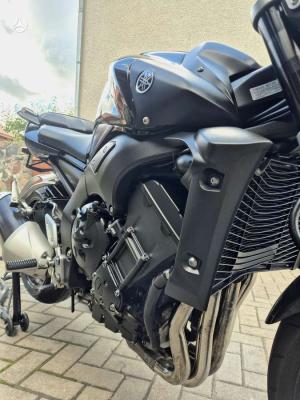 Black Yamaha FZ1 2006 in Prienai, with an engine capacity of 1.00 L and mileage of 29 thousand km for 4100 €, photo 17 on AUTOMOTO.COM.LV