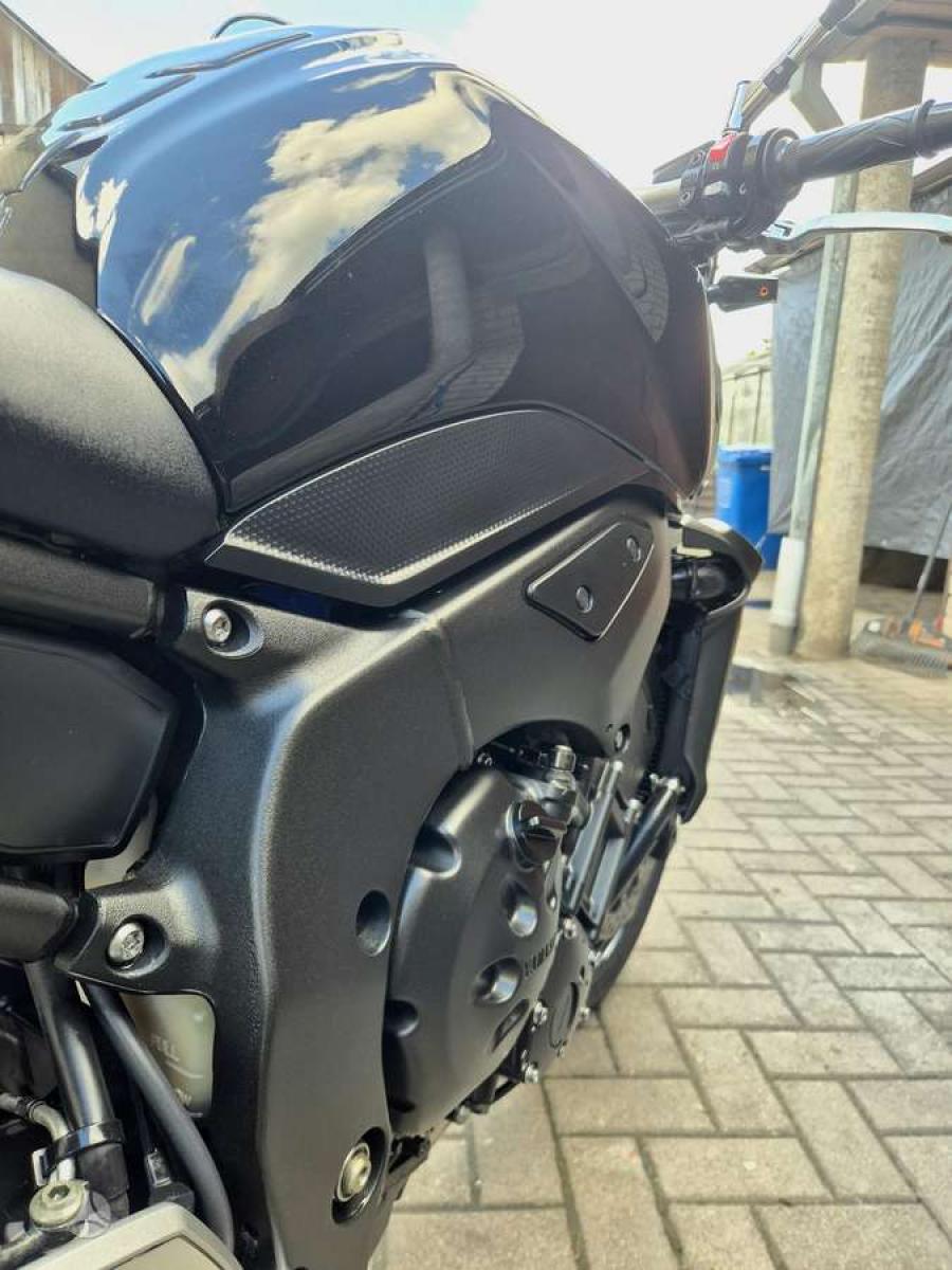 Black Yamaha FZ1 2006 in Prienai, with an engine capacity of 1.00 L and mileage of 29 thousand km for 4100 €, photo 19 on AUTOMOTO.COM.LV