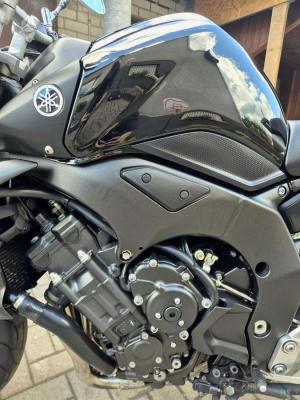Black Yamaha FZ1 2006 in Prienai, with an engine capacity of 1.00 L and mileage of 29 thousand km for 4100 €, photo 20 on AUTOMOTO.COM.LV