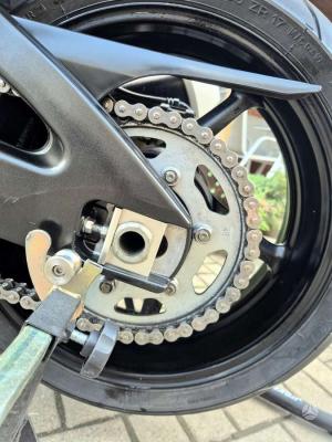 Black Yamaha FZ1 2006 in Prienai, with an engine capacity of 1.00 L and mileage of 29 thousand km for 4100 €, photo 26 on AUTOMOTO.COM.LV