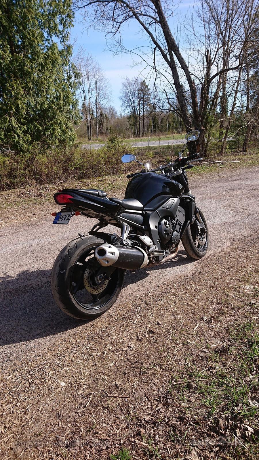 Black Yamaha FZ1 2007 in Tallinn, with an engine capacity of 1.00 L and mileage of 58 thousand km for 4200 €, photo 5 on AUTOMOTO.COM.LV