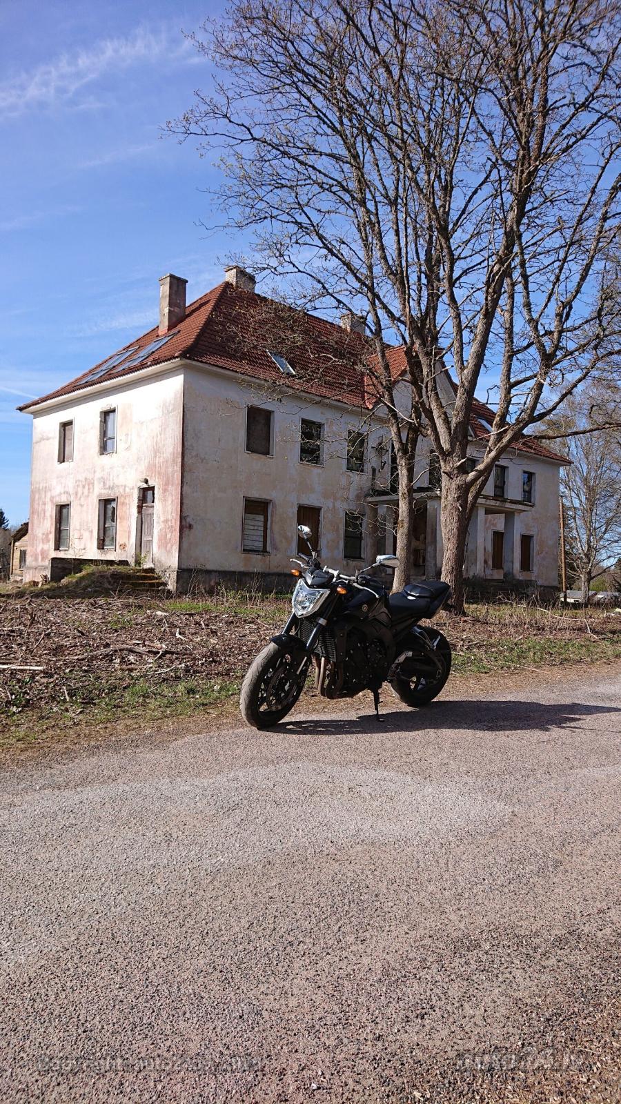 Black Yamaha FZ1 2007 in Tallinn, with an engine capacity of 1.00 L and mileage of 58 thousand km for 4200 €, photo 7 on AUTOMOTO.COM.LV