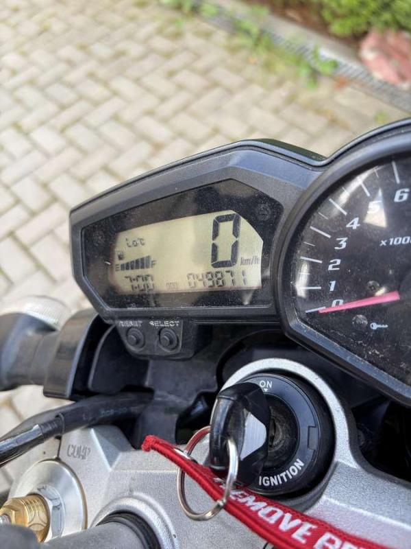 Black Yamaha FZ1 2007 in Vilnius, with an engine capacity of 1.00 L and mileage of 50 thousand km for 3700 €, photo 6 on AUTOMOTO.COM.LV