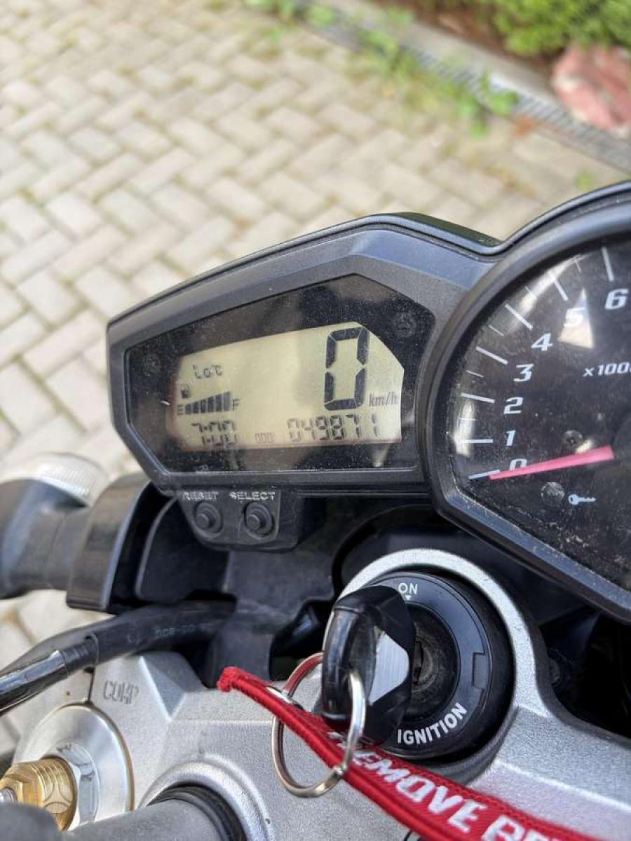 Melns Yamaha FZ1 2007 Viļņa, ar dzinēja tilpumu 1.00 L un nobraukumu 50 tūkst. km par 3700 €, foto 7 vietnē AUTOMOTO.COM.LV