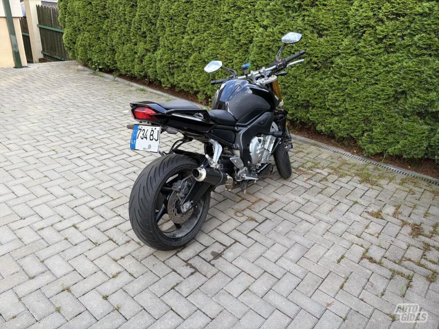 Black Yamaha FZ1 2007 in Vilnius, with an engine capacity of 1.00 L and mileage of 49 thousand km for 3550 €, photo 4 on AUTOMOTO.COM.LV