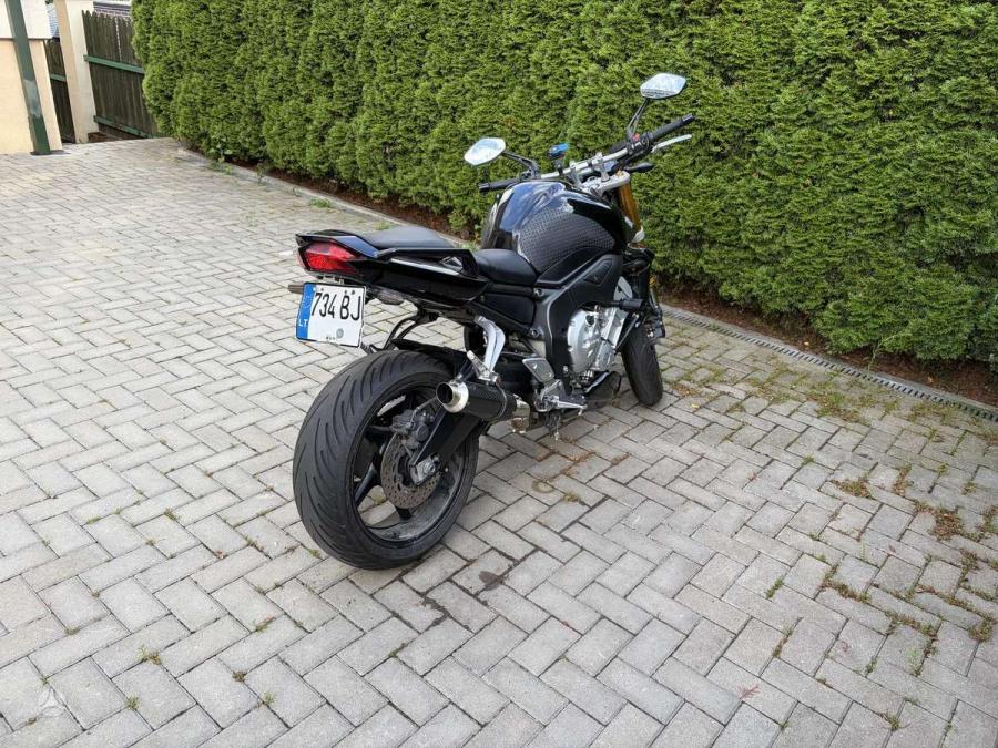 Black Yamaha FZ1 2007 in Vilnius, with an engine capacity of 1.00 L and mileage of 50 thousand km for 3550 €, photo 3 on AUTOMOTO.COM.LV