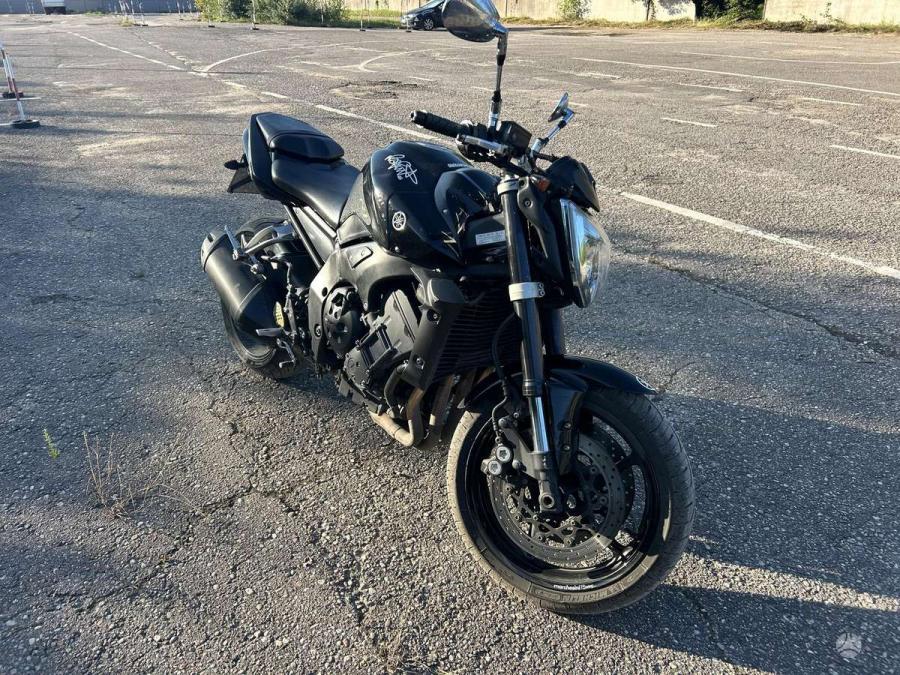 Black Yamaha FZ1 2007 in Vilnius, with an engine capacity of 1.00 L and mileage of 55 thousand km for 2800 €, photo 1 on AUTOMOTO.COM.LV