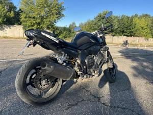 Black Yamaha FZ1 2007 in Vilnius, with an engine capacity of 1.00 L and mileage of 55 thousand km for 2800 €, photo 4 on AUTOMOTO.COM.LV
