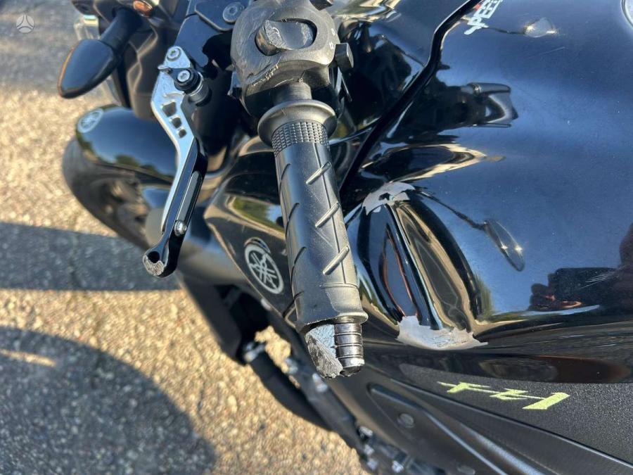 Black Yamaha FZ1 2007 in Vilnius, with an engine capacity of 1.00 L and mileage of 55 thousand km for 2800 €, photo 9 on AUTOMOTO.COM.LV