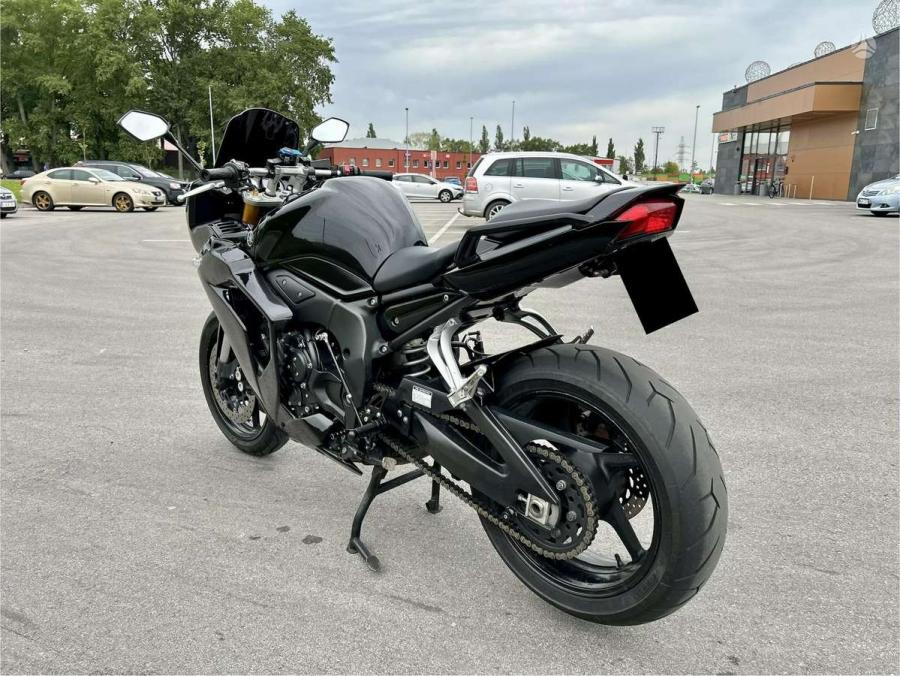 Melns Yamaha FZ1 2007 Klaipėda, ar dzinēja tilpumu 1.00 L un nobraukumu 32 tūkst. km par 5500 €, foto 7 vietnē AUTOMOTO.COM.LV