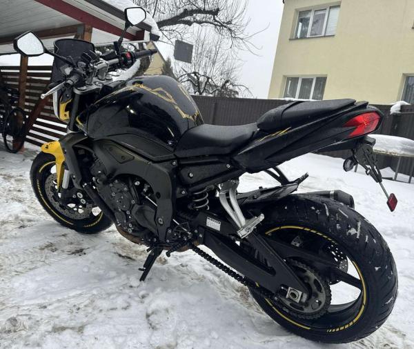 Black Yamaha FZ1 2009 in Kaunas, with an engine capacity of 1.00 L and mileage of 51 thousand km for 4500 €, photo 4 on AUTOMOTO.COM.LV