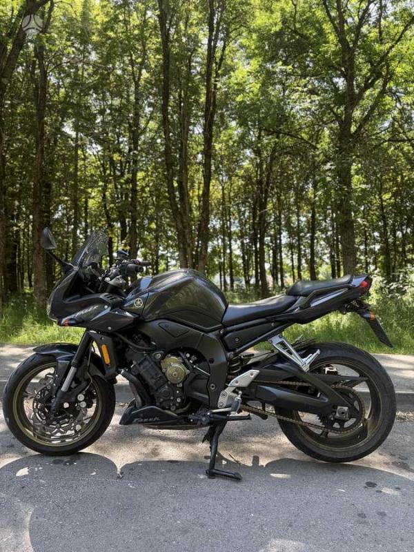 Черный Ямаха FZ1 2009 в Шяуляй, объемом двигателя 1.00 л и пробегом 38 тыс. км за 4250 €, фото 1 на AUTOMOTO.COM.LV